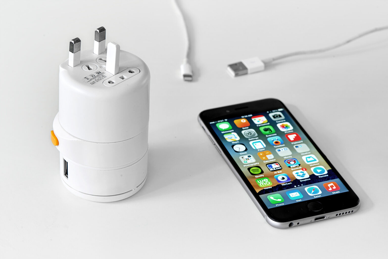 Oneadaptr Twist World Travel 4 USB Universal Adapter Macbook iPhone ...